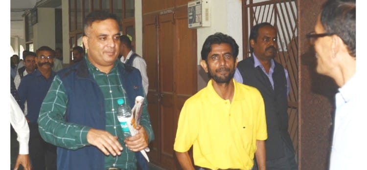 गुड़िया केसः आईजी जैदी समेत सभी आरोपी पुलिसवालों को भेजा जेल - Gudiya ...