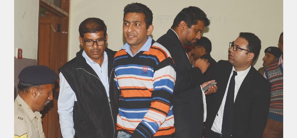 गुड़िया केसः आईजी जैदी समेत सभी आरोपी पुलिसवालों को भेजा जेल - Gudiya ...