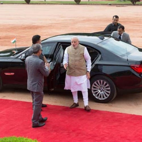 जन्मदिन विशेष:देश की सबसे सुरक्षित कार में सफर करते हैं पीएम नरेंद्र ...