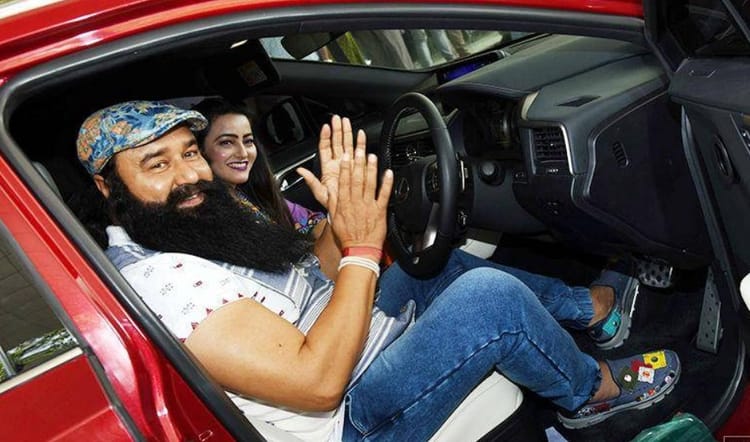 जानिए प्रियंका तनेजा कैसे बनी हनीप्रीत, 38 दिन बाद चढ़ी पुलिस के हत्थे ...