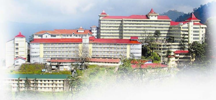 सीटी स्कैन मशीन में धमाका, मची अफरातफरी, जान बचाकर भागे मरीज - Blast In ...