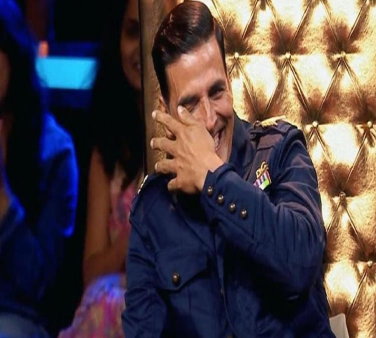 Akshay Kumar Fallen Ill On The Great Indian Laughter Challenge Set ...