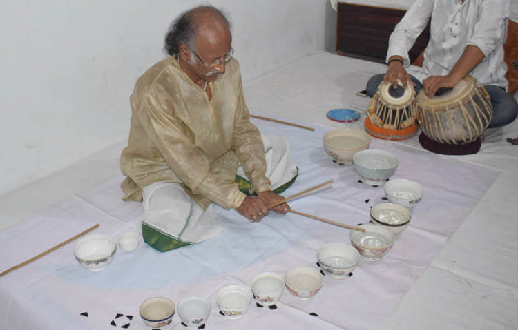 जल तरंग की गूंज पर ठहर जाता है वक्त, इस वाद्य में है पंचतत्वों का ...