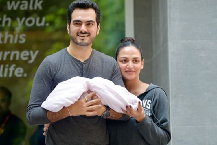 Esha Deol And Bharat Takhtani Gets Little Angel Foot Prints ...