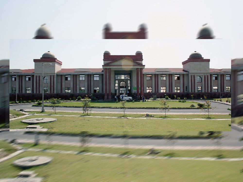 कुलपति ने दून विवि के कुलसचिव को हटाया, जानिए क्या थी वजह.. - Vice ...