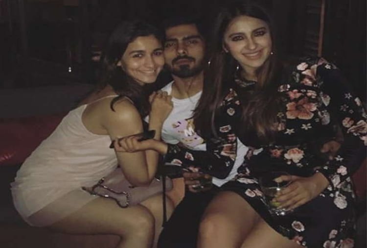Alia Bhatt Having Fun With Her Ex Ali Dadarkar - Entertainment News ...
