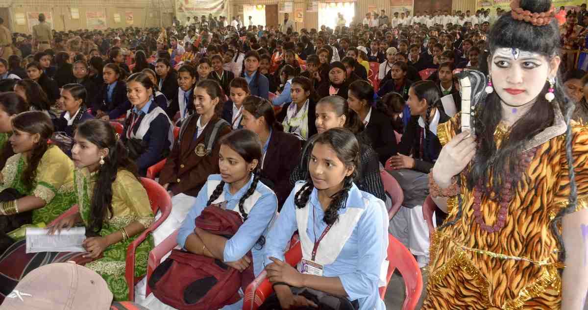 पूर्वांचल में उत्साह के साथ मनाया गया यूपी दिवस, कई परियोजनाओं का हुआ ...