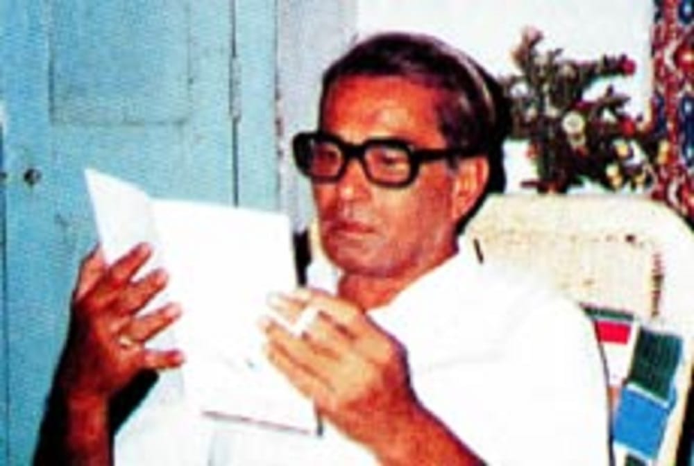 Mohammad Alvi Ghazal Office Mein Bho Ghar Ko Khula Paata Hoon Main ...