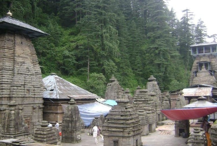 Almora:जागेश्वर धाम में लगी भक्तों की कतार, दूर-दराज से पहुंचे ...