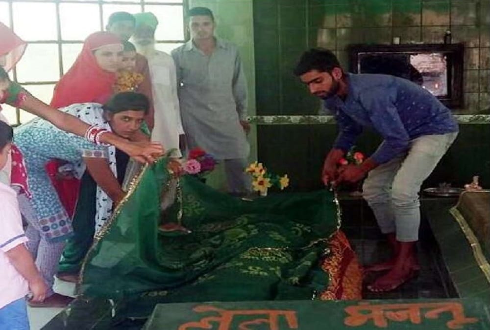 जानिये कहां है लैला-मजनू की मजार जहां हर साल लगता है प्रेमी जोड़ों का ...