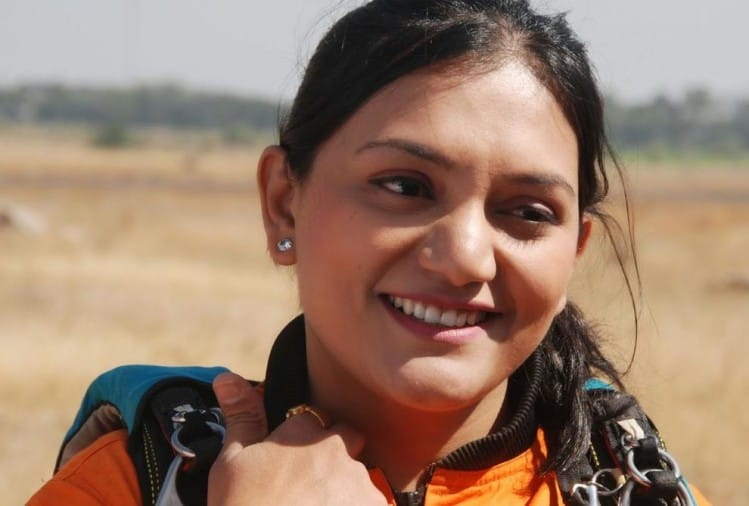 पद्म विजेता दो बच्चों की मां साड़ी पहनकर 13 हजार फुट से कूदीं, देखें ...