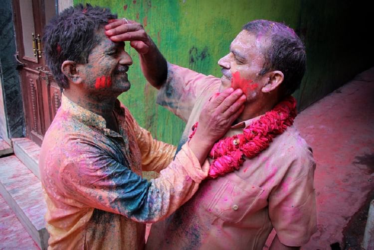 Holi 2018 Never Wear Torn Old Clothes You Have To Face Bad Luck With ...