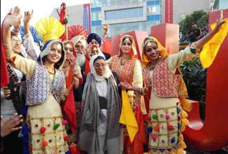 उम्र 102, रीढ़ की हड्डी टेढ़ी, फिर भी बनाया वर्ल्ड रिकॉर्ड, जज्बे को ...