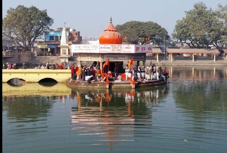 यह है यूपी का अनोखा रेलवे स्टेशन, यहां पहुंचते ही भक्तिमय हो जाते हैं ...