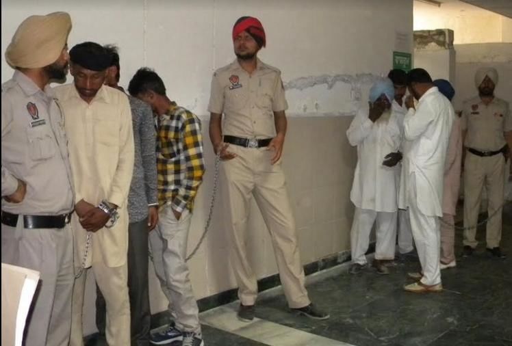 मकान में अय्याशी घंटे के हिसाब से वसूलती थीं मोटा पैसा ऐसे करती थी सेटिंग Bernala Sex Racket 