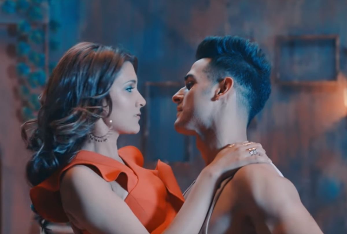 Bigg Boss 11 Priyank Sharma With Singer Aastha Gill Music Video Viral - Entertainment News: Amar ...