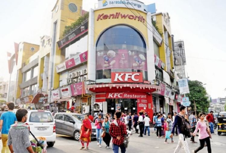 Kfc Bandra Outlet Closed By Sbi Due To Loan Default Issue - Amar Ujala ...