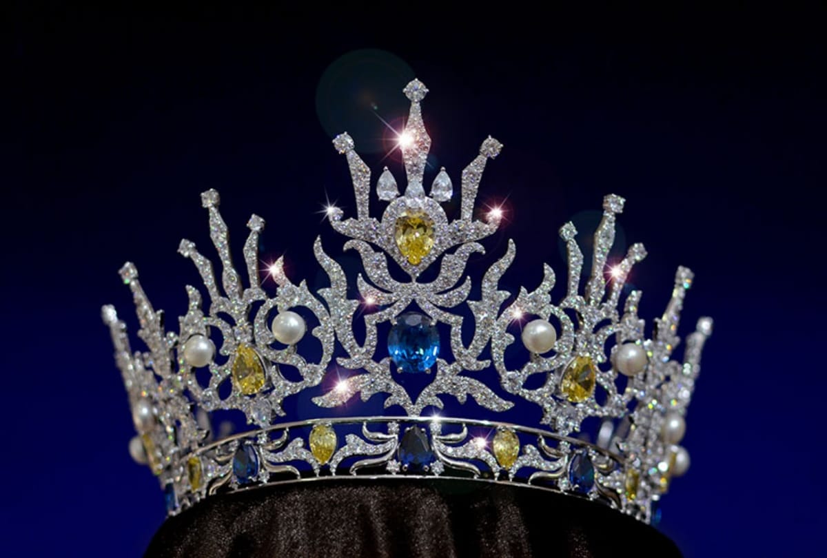 10 Bollywood Actress Who Won Miss India And Miss World Crown ...