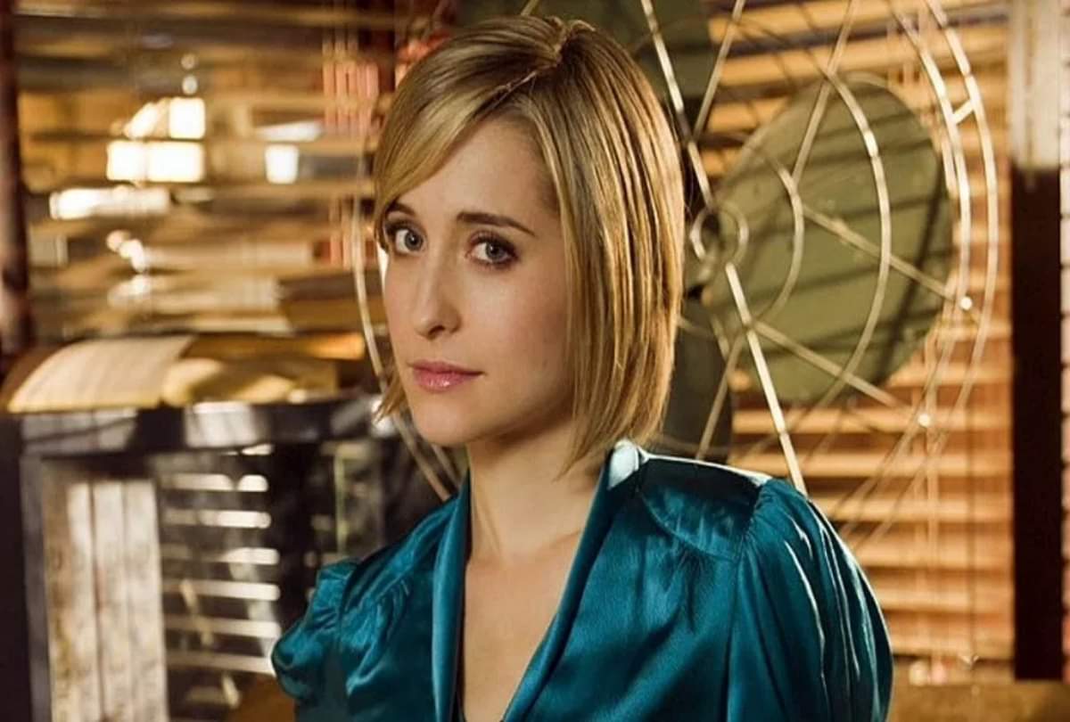 American Actress Allison Mack Was Arrested In Girls Trafficking ...