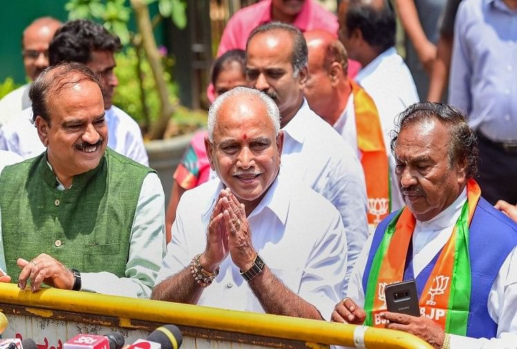 येदियुरप्पा ऑपरेशन कमल 2.0 के जरिये कर्नाटक में साबित कर सकते हैं बहुमत ... येदियुरप्पा ऑपरेशन कमल 2.0 के जरिये कर्नाटक में साबित कर सकते हैं बहुमत ...