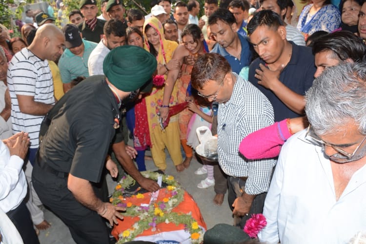 Martyr Deepak Nainwal Tribute Photos - Amar Ujala Hindi News Live ...