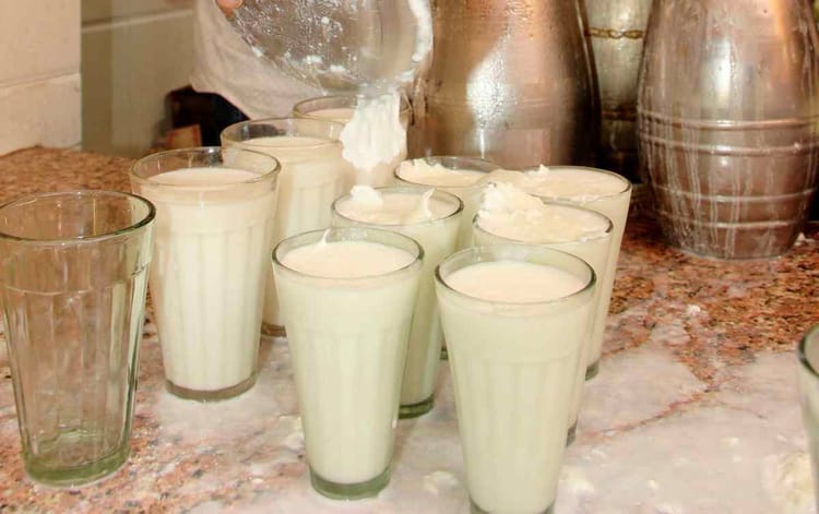 Famous Lassi Sell Full Year In This Place At Varanasi - Amar Ujala ...