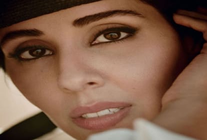 Haifa Bint Abdullah Al-saud On Vogue Arabia Cover Page - Amar Ujala ...