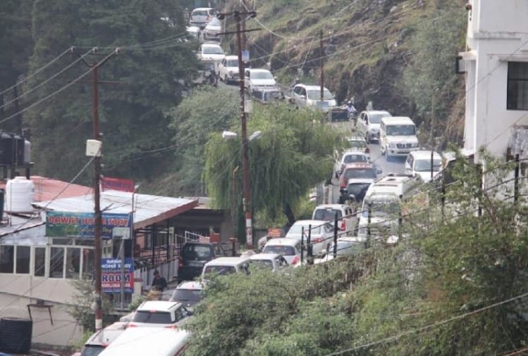 वीकेंड पर मसूरी में उमड़े पर्यटक तो घंटों लगा जाम, पर्यटक बेहाल ...
