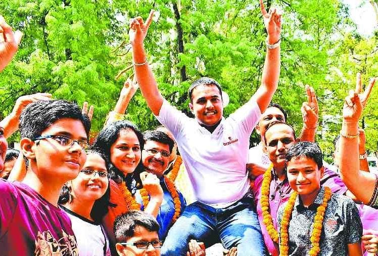 Chandigarh, Jee Advanced Topper Pranav Goyal Marksheet - Amar Ujala ...