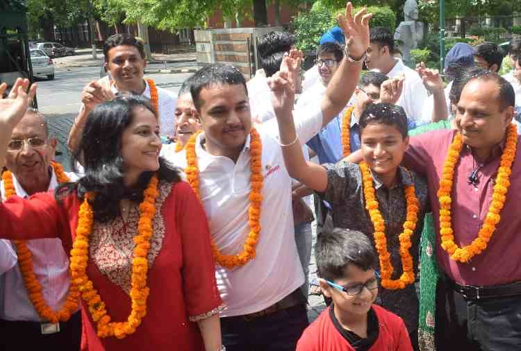 Jee एडवांस टॉपर प्रणव गोयल खोला राज, बताया- ये फॉर्मूला अपनाकर क्रैक ...