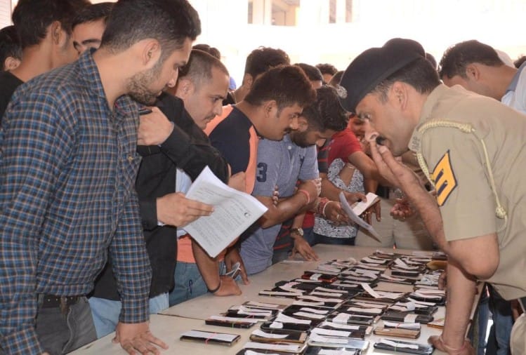 सरकारी नौकरी का क्रेज, 20 पदों के लिए 25 हजार ने दी परीक्षा - Naib ...