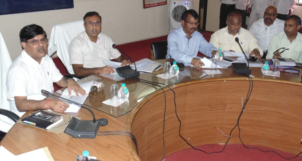 तीन बीडीओ को कार्रवाई की चेतावनी - Three Bdo Actions Warning - Amar ...