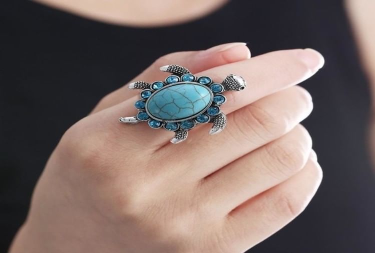 Feng Shui Tips Benefits Of Tortoise Ring And Which Finger Is Best For Tortoise - Amar Ujala ...