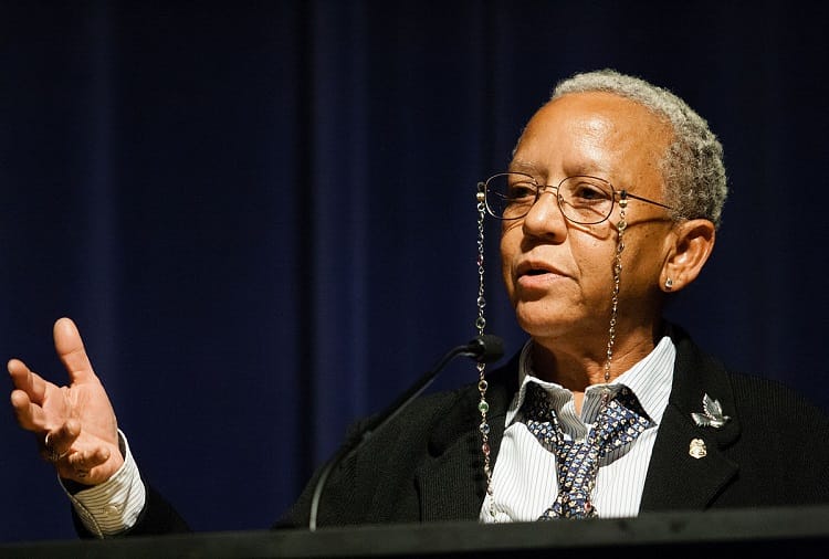 Nikki Giovanni Amerikan Poet Best Poem In Hindi On Love - Amar Ujala ...