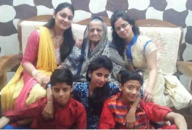 11 People Died At Burari : Lalit Last Seen Walking With His Dog ...