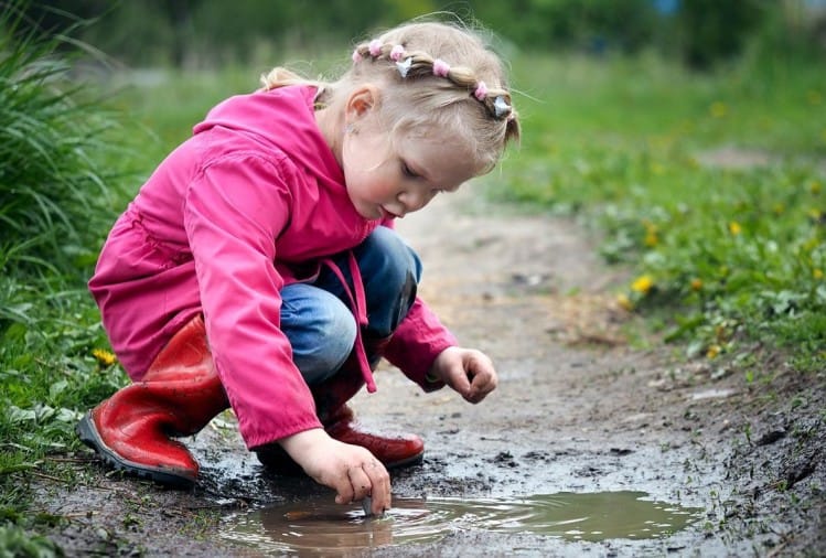 Why Does Baby Eat Soil Know Causes Of Pica In Children - Amar Ujala ...