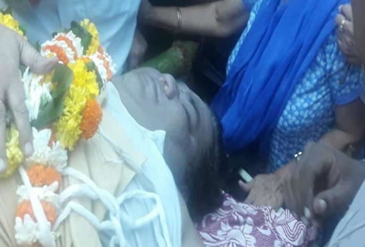 डॉ. हाथी के पार्थिव शरीर की पहली तस्वीर आई सामने, तेज बारिश के बीच ...