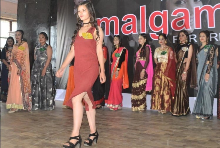 आरकेएमवी में रैंप पर दिखा हुस्न का जलबा, इनके सिर सजा ताज - Fresher ...