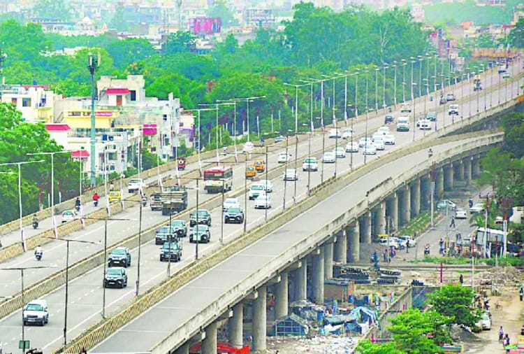 Fleet Of Chief Minister Passed In Dark On Shaheed Path Lucknow - Amar ...