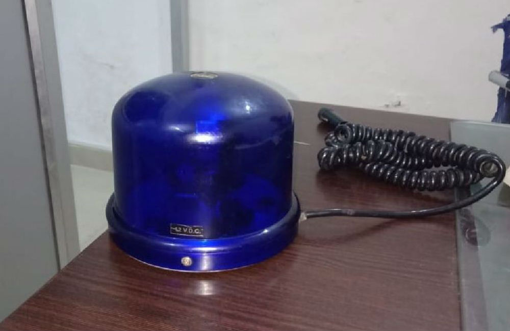 Fake Ias Arrested In Greater Noida - Amar Ujala Hindi News Live - दुकान खाली कराने को बना फर्जी ...