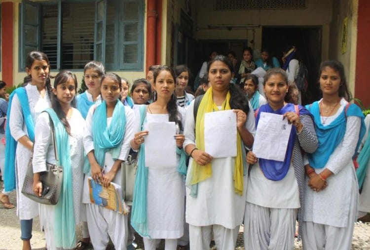 एमकेपी कॉलेज में 300 छात्राओं को शून्य अंक मिलने पर हंगामा जारी, डीएवी ...