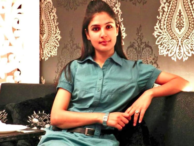 कश्मीर की पहली महिला मुस्लिम पायलट इरम हबीब गो-एयर करेंगी ज्वाइन - Iram ...