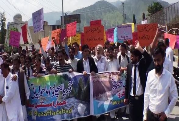 पाक सरकार की इस हरकत के कारण पानी को तरस रही पीओके की जनता, किया ...