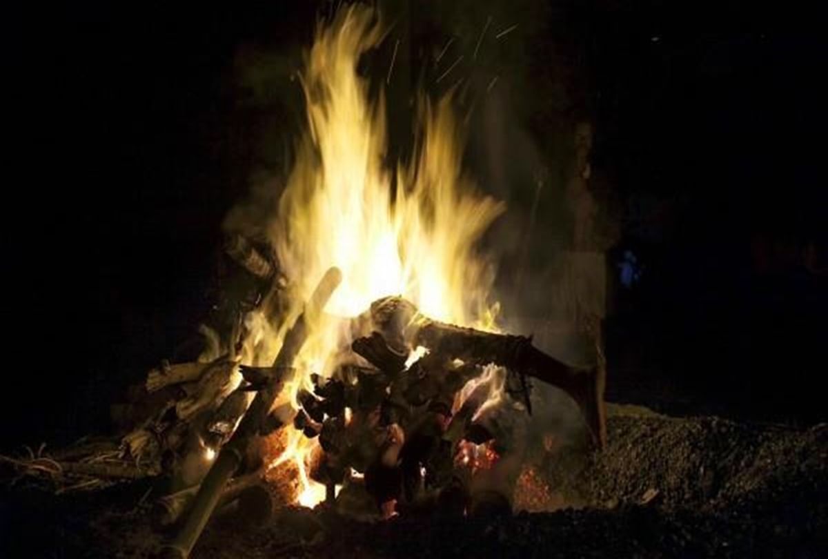 श्मशान घाट में महिलाओं का जाना क्यों है वर्जित, जानिए 4 कारण - Reasons ...