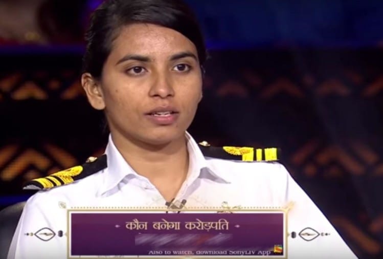 Kbc 10 Insv Tarini Captain Lt Commander Vartika Joshi Emotional To Told About Her Mother Disease ...