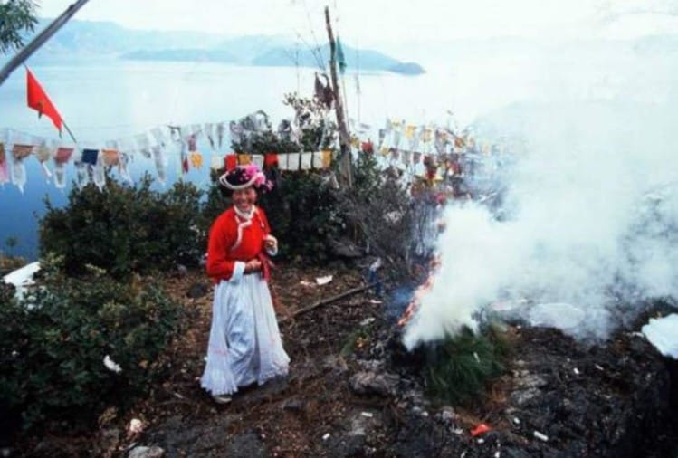 यहां लड़कियां पुरुषों के साथ सोती तो हैं लेकिन रहती नहीं, वजह जानकर ...