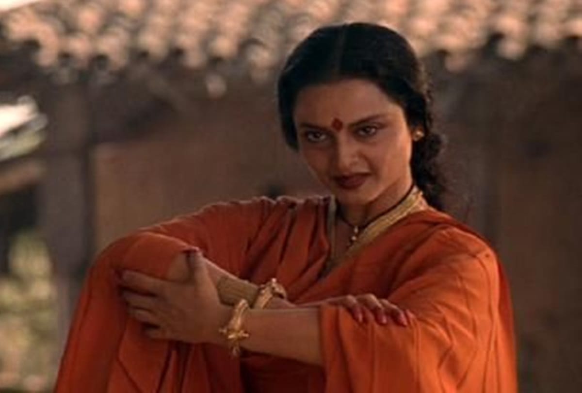 Rekha Bold Role Like Kamasutra Teacher To Prostitute In Utsav ...