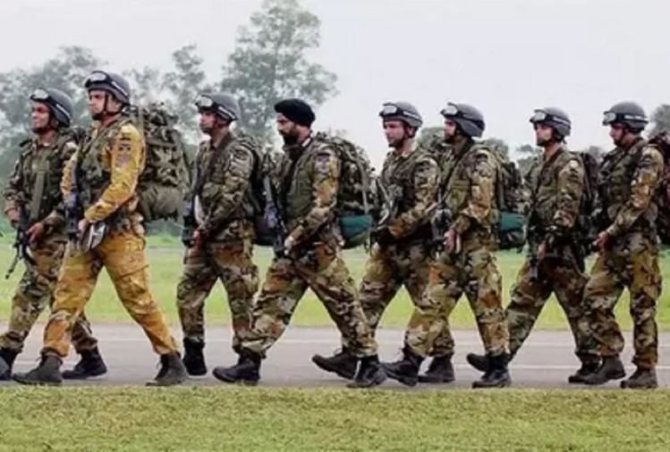 दुश्मन के छक्के छुड़ाने में माहिर गरुड़ कमांडो हैं भारतीय वायु सेना के ...