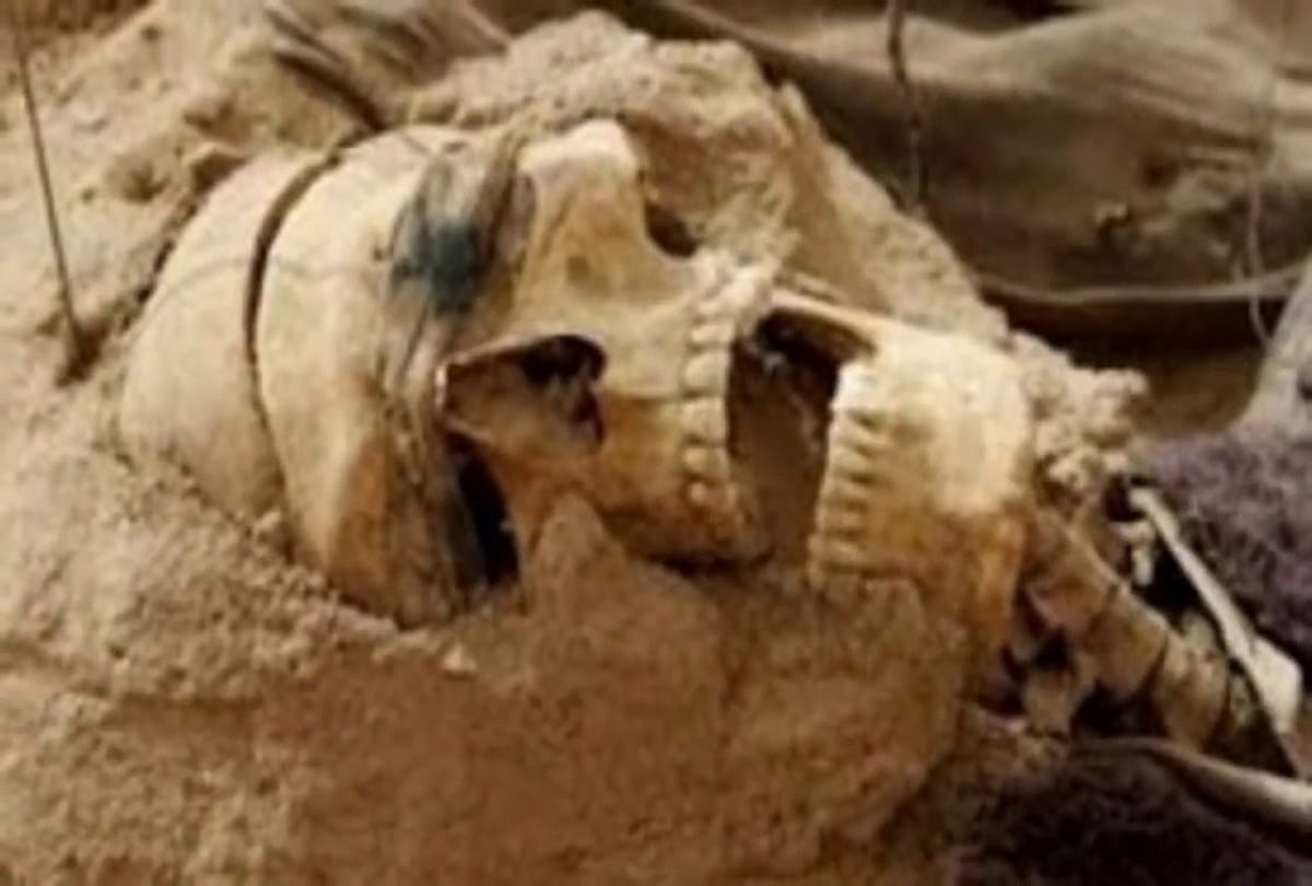 To See The Dead Body Of Ravana Then This Cave Will Have To Go - Amar ...