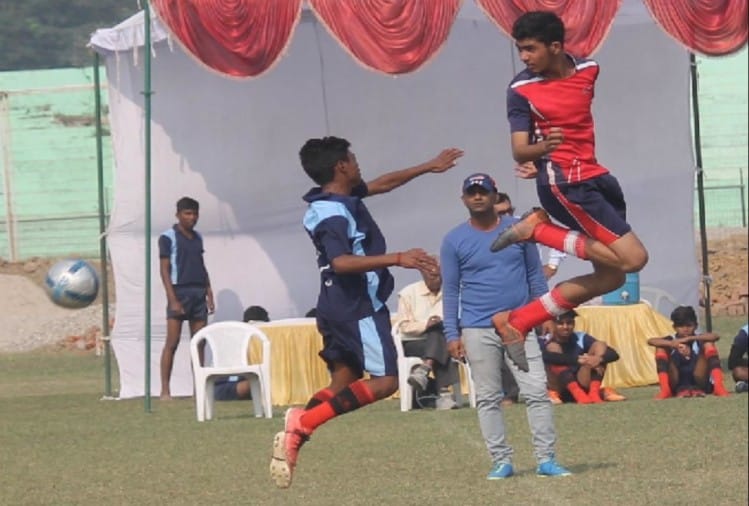 अंडर-19 टूर्नामेंट में डीएवी के खिलाड़ियों ने स्टेडियम में दिखाया दम ...